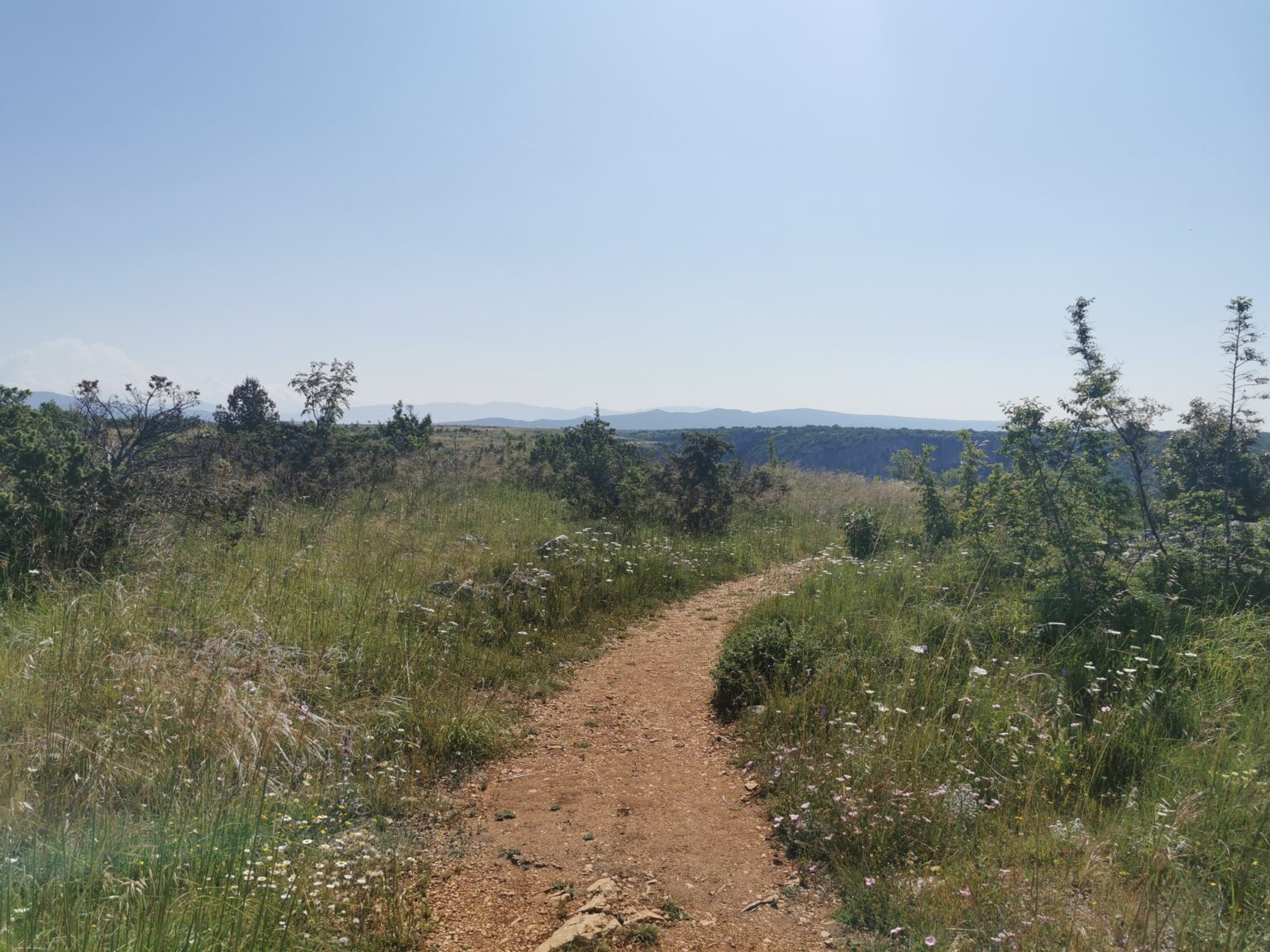 Skriveni dragulj Hrvatske: vodič za odmor u kanjonu rijeke Čikole - Villa Romansa